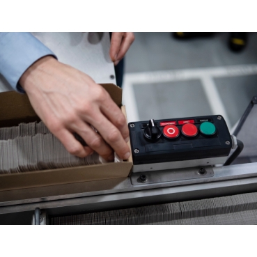 XB5AD53 - Selector switch, plastic, black, Ø22, 3 positions, spring ...