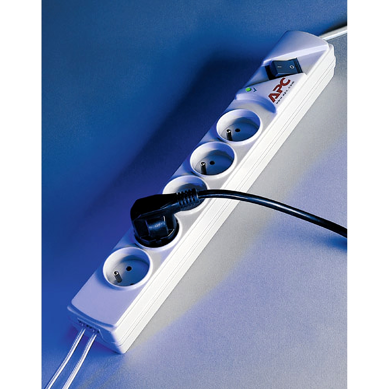 Basic Surge 5 Outlet w/Tel French 230V - P5T-FR | APC Belgium